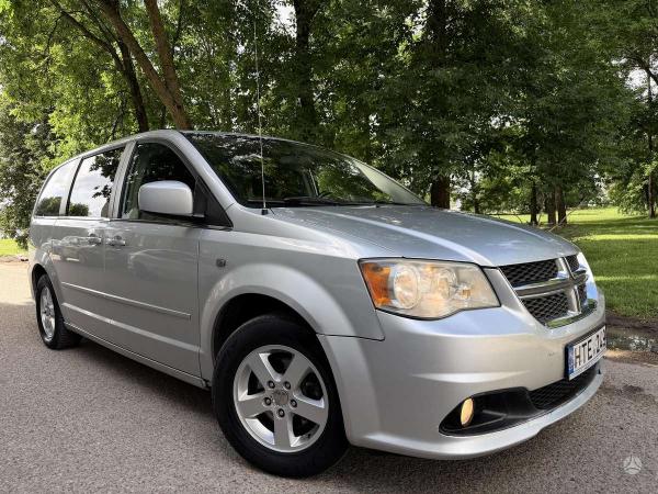 Pelēks Dodge Grand Caravan 2015 Kauņa, ar dzinēja tilpumu 3.60 L un nobraukumu 214 tūkst. km par 3500 €, foto 1 vietnē AUTOMOTO.COM.LV