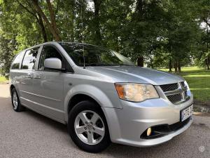 Pelēks Dodge Grand Caravan 2015 Kauņa, ar dzinēja tilpumu 3.60 L un nobraukumu 214 tūkst. km par 3500 €, foto  vietnē AUTOMOTO.COM.LV