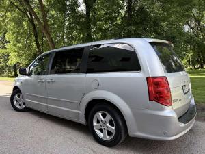 Pelēks Dodge Grand Caravan 2015 Kauņa, ar dzinēja tilpumu 3.60 L un nobraukumu 214 tūkst. km par 3500 €, foto 4 vietnē AUTOMOTO.COM.LV