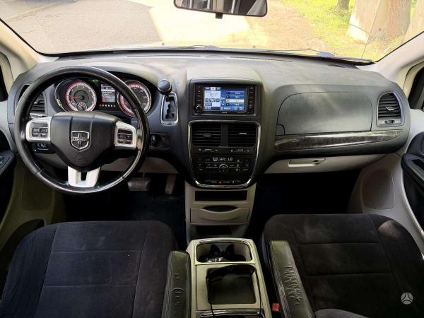 Pelēks Dodge Grand Caravan 2015 Kauņa, ar dzinēja tilpumu 3.60 L un nobraukumu 214 tūkst. km par 3500 €, foto 5 vietnē AUTOMOTO.COM.LV