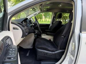Pelēks Dodge Grand Caravan 2015 Kauņa, ar dzinēja tilpumu 3.60 L un nobraukumu 214 tūkst. km par 3500 €, foto 15 vietnē AUTOMOTO.COM.LV