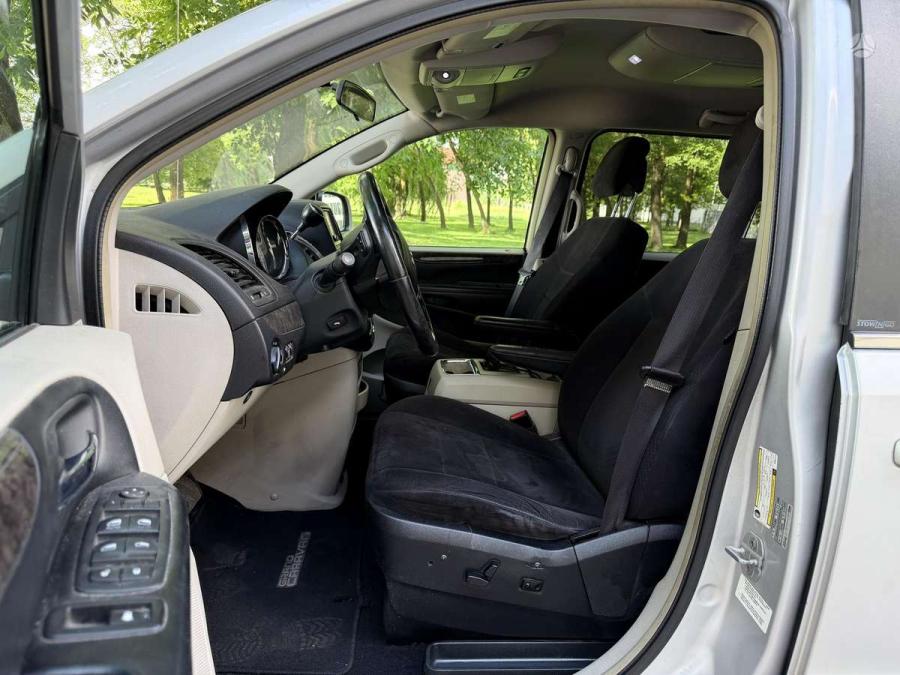 Pelēks Dodge Grand Caravan 2015 Kauņa, ar dzinēja tilpumu 3.60 L un nobraukumu 214 tūkst. km par 3500 €, foto 15 vietnē AUTOMOTO.COM.LV