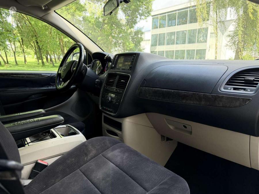 Pelēks Dodge Grand Caravan 2015 Kauņa, ar dzinēja tilpumu 3.60 L un nobraukumu 214 tūkst. km par 3500 €, foto 16 vietnē AUTOMOTO.COM.LV