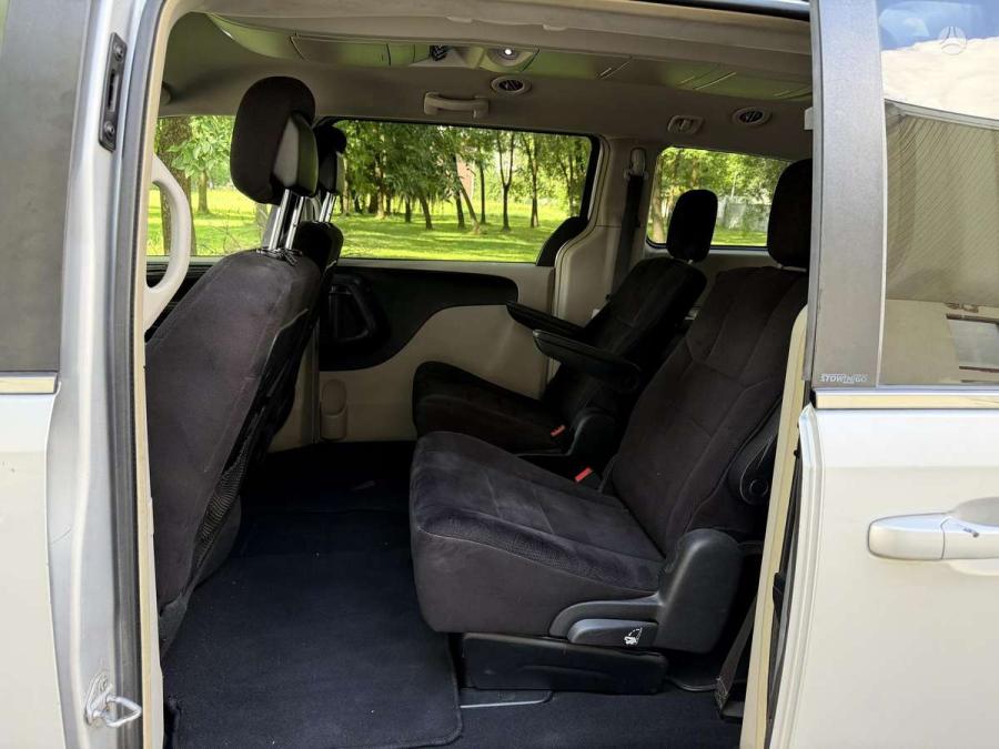 Pelēks Dodge Grand Caravan 2015 Kauņa, ar dzinēja tilpumu 3.60 L un nobraukumu 214 tūkst. km par 3500 €, foto 19 vietnē AUTOMOTO.COM.LV