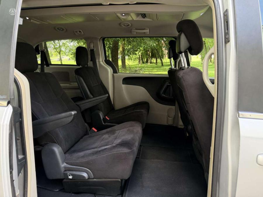 Pelēks Dodge Grand Caravan 2015 Kauņa, ar dzinēja tilpumu 3.60 L un nobraukumu 214 tūkst. km par 3500 €, foto 20 vietnē AUTOMOTO.COM.LV