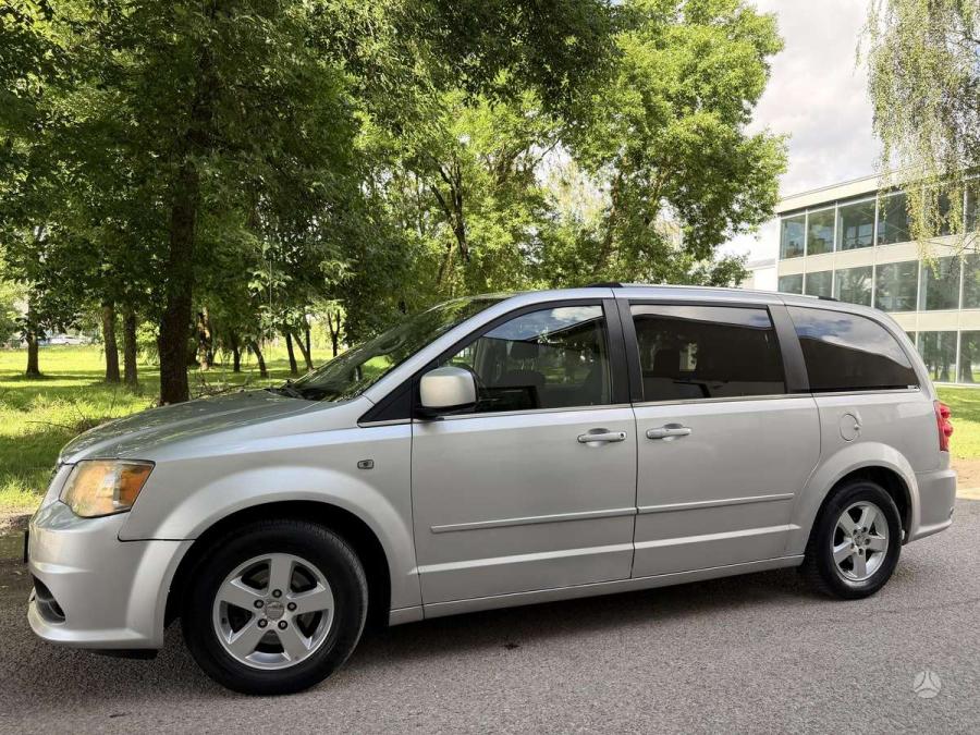 Pelēks Dodge Grand Caravan 2015 Kauņa, ar dzinēja tilpumu 3.60 L un nobraukumu 214 tūkst. km par 3500 €, foto 21 vietnē AUTOMOTO.COM.LV
