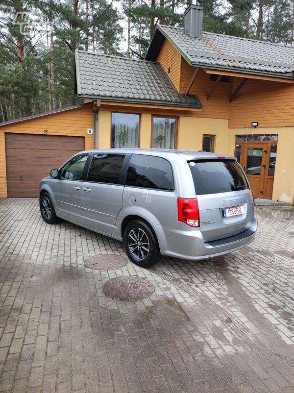 Pelēks Dodge Grand Caravan 2016 Jonava, ar dzinēja tilpumu 3.60 L un nobraukumu 284 tūkst. km par 6950 €, foto 1 vietnē AUTOMOTO.COM.LV