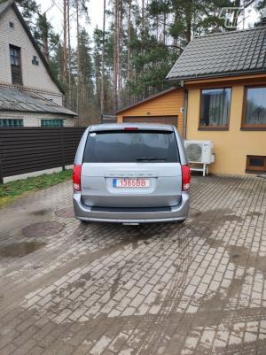 Pelēks Dodge Grand Caravan 2016 Jonava, ar dzinēja tilpumu 3.60 L un nobraukumu 284 tūkst. km par 6950 €, foto 3 vietnē AUTOMOTO.COM.LV
