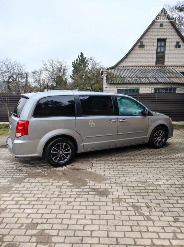 Pelēks Dodge Grand Caravan 2016 Jonava, ar dzinēja tilpumu 3.60 L un nobraukumu 284 tūkst. km par 6950 €, foto 5 vietnē AUTOMOTO.COM.LV