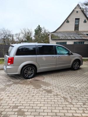 Pelēks Dodge Grand Caravan 2016 Jonava, ar dzinēja tilpumu 3.60 L un nobraukumu 284 tūkst. km par 6950 €, foto 5 vietnē AUTOMOTO.COM.LV