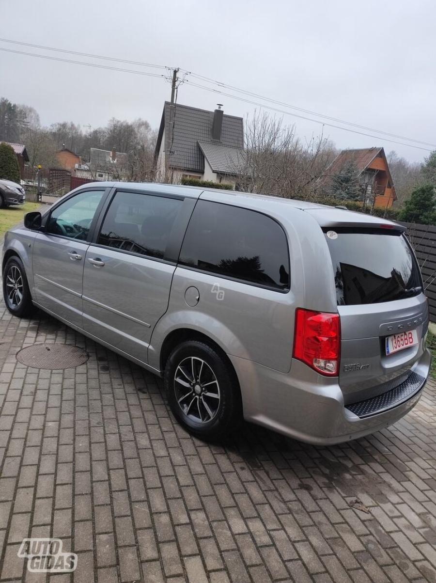 Pelēks Dodge Grand Caravan 2016 Jonava, ar dzinēja tilpumu 3.60 L un nobraukumu 284 tūkst. km par 6950 €, foto 13 vietnē AUTOMOTO.COM.LV