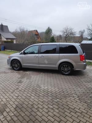 Pelēks Dodge Grand Caravan 2016 Jonava, ar dzinēja tilpumu 3.60 L un nobraukumu 284 tūkst. km par 6950 €, foto 14 vietnē AUTOMOTO.COM.LV