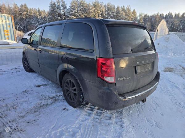 Pelēks Dodge Grand Caravan 2016 Viļņa, ar dzinēja tilpumu 3.60 L un nobraukumu 230 tūkst. km par 4950 €, foto 1 vietnē AUTOMOTO.COM.LV