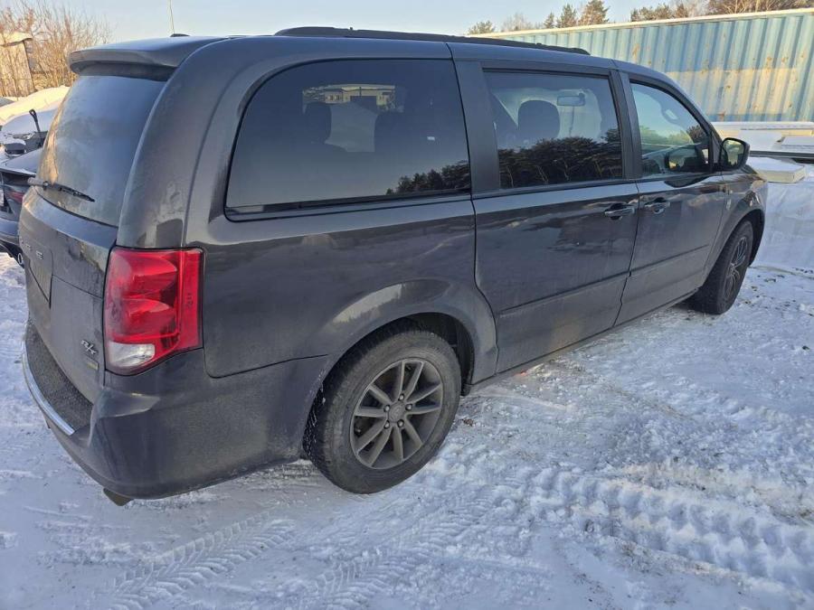 Grey Dodge Grand Caravan 2016 in Vilnius, with an engine capacity of 3.60 L and mileage of 230 thousand km for 4950 €, photo 2 on AUTOMOTO.COM.LV