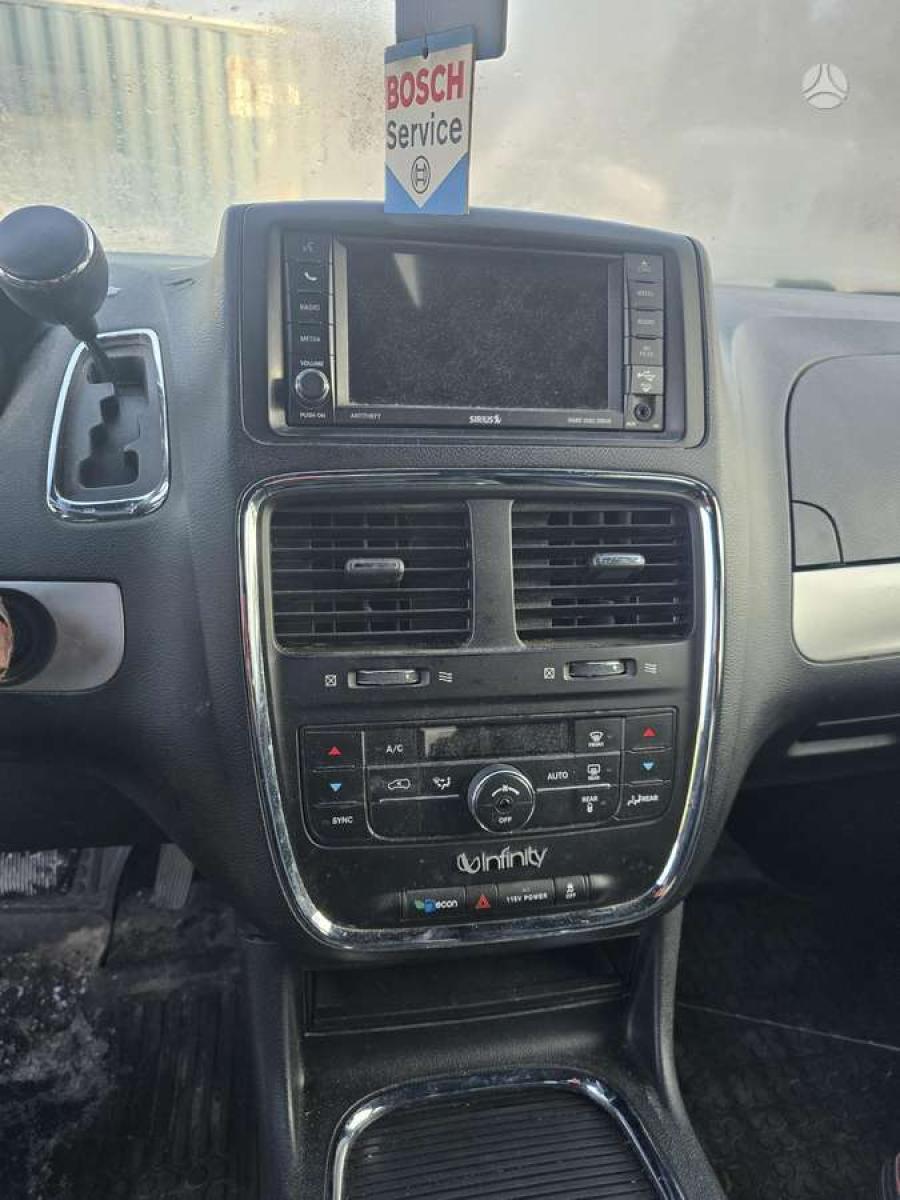 Grey Dodge Grand Caravan 2016 in Vilnius, with an engine capacity of 3.60 L and mileage of 230 thousand km for 4950 €, photo 6 on AUTOMOTO.COM.LV
