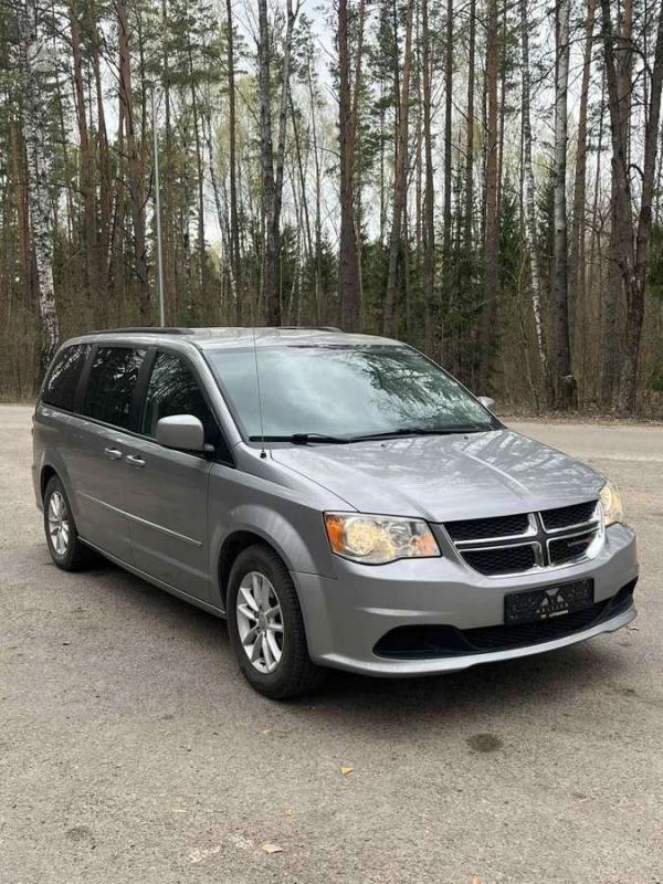 Grey Dodge Grand Caravan 2016 in Vilnius, with an engine capacity of 3.60 L and mileage of 251 thousand km for 8600 €, photo 2 on AUTOMOTO.COM.LV