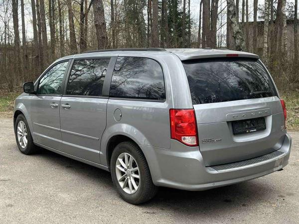 Grey Dodge Grand Caravan 2016 in Vilnius, with an engine capacity of 3.60 L and mileage of 251 thousand km for 8600 €, photo 5 on AUTOMOTO.COM.LV