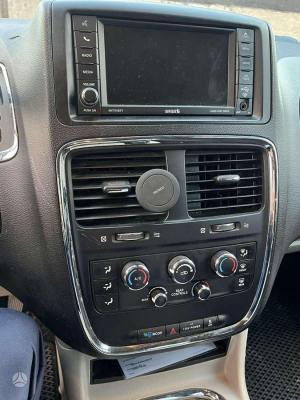 Grey Dodge Grand Caravan 2016 in Vilnius, with an engine capacity of 3.60 L and mileage of 251 thousand km for 8600 €, photo 9 on AUTOMOTO.COM.LV