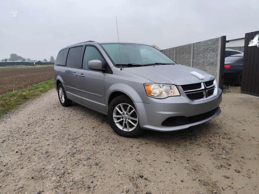 Grey Dodge Grand Caravan 2017 in Kaunas, with an engine capacity of 3.60 L and mileage of 156 thousand km for 3900 €, photo 1 on AUTOMOTO.COM.LV