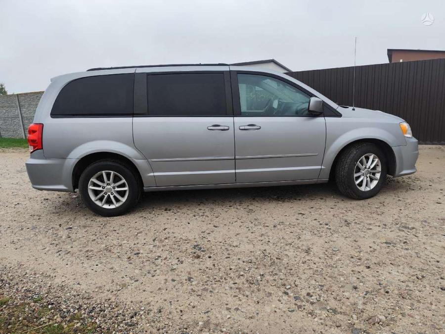 Grey Dodge Grand Caravan 2017 in Kaunas, with an engine capacity of 3.60 L and mileage of 156 thousand km for 3900 €, photo 2 on AUTOMOTO.COM.LV