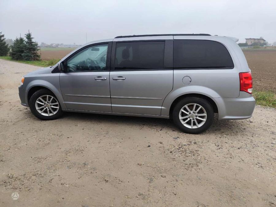 Grey Dodge Grand Caravan 2017 in Kaunas, with an engine capacity of 3.60 L and mileage of 156 thousand km for 3900 €, photo 5 on AUTOMOTO.COM.LV