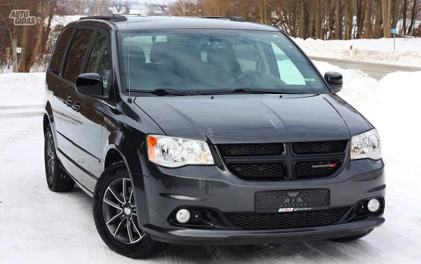 Grey Dodge Grand Caravan 2017 in Petrikaiciai, with an engine capacity of 3.60 L and mileage of 185 thousand km for 10699 €, photo 1 on AUTOMOTO.COM.LV