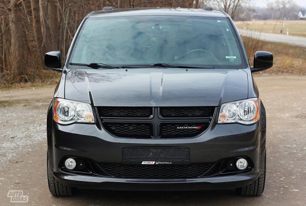 Grey Dodge Grand Caravan 2017 in Petrikaiciai, with an engine capacity of 3.60 L and mileage of 185 thousand km for 10699 €, photo 4 on AUTOMOTO.COM.LV