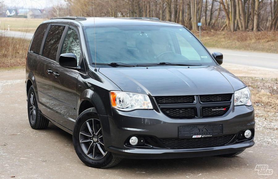 Grey Dodge Grand Caravan 2017 in Petrikaiciai, with an engine capacity of 3.60 L and mileage of 185 thousand km for 10699 €, photo 5 on AUTOMOTO.COM.LV
