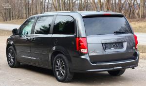 Grey Dodge Grand Caravan 2017 in Petrikaiciai, with an engine capacity of 3.60 L and mileage of 185 thousand km for 10699 €, photo 8 on AUTOMOTO.COM.LV