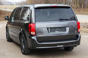 Grey Dodge Grand Caravan 2017 in Petrikaiciai, with an engine capacity of 3.60 L and mileage of 185 thousand km for 10699 €, photo 9 on AUTOMOTO.COM.LV