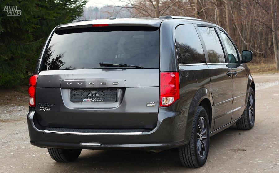 Grey Dodge Grand Caravan 2017 in Petrikaiciai, with an engine capacity of 3.60 L and mileage of 185 thousand km for 10699 €, photo 14 on AUTOMOTO.COM.LV