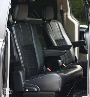 Grey Dodge Grand Caravan 2017 in Petrikaiciai, with an engine capacity of 3.60 L and mileage of 185 thousand km for 10699 €, photo 18 on AUTOMOTO.COM.LV