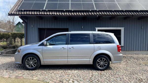 Grey Dodge Grand Caravan 2017 in Varena, with an engine capacity of 3.60 L and mileage of 199 thousand km for 8900 €, photo 3 on AUTOMOTO.COM.LV
