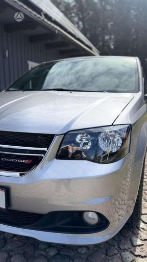Grey Dodge Grand Caravan 2017 in Varena, with an engine capacity of 3.60 L and mileage of 199 thousand km for 8900 €, photo 8 on AUTOMOTO.COM.LV