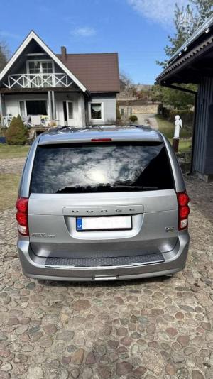Grey Dodge Grand Caravan 2017 in Varena, with an engine capacity of 3.60 L and mileage of 199 thousand km for 8900 €, photo 12 on AUTOMOTO.COM.LV