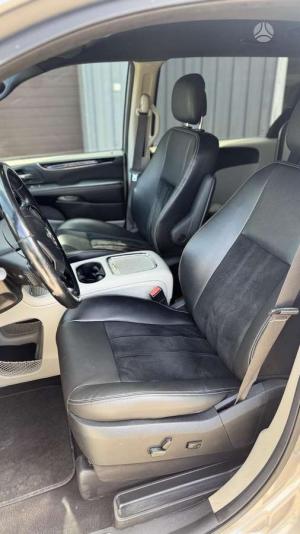 Grey Dodge Grand Caravan 2017 in Varena, with an engine capacity of 3.60 L and mileage of 199 thousand km for 8900 €, photo 14 on AUTOMOTO.COM.LV
