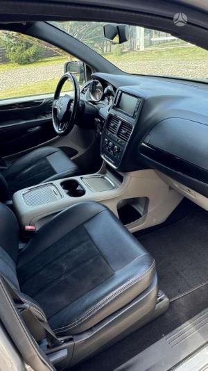Grey Dodge Grand Caravan 2017 in Varena, with an engine capacity of 3.60 L and mileage of 199 thousand km for 8900 €, photo 15 on AUTOMOTO.COM.LV