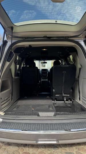 Grey Dodge Grand Caravan 2017 in Varena, with an engine capacity of 3.60 L and mileage of 199 thousand km for 8900 €, photo 19 on AUTOMOTO.COM.LV