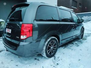 Grey Dodge Grand Caravan 2018 in Kaunas, with an engine capacity of 3.60 L and mileage of 270 thousand km for 9480 €, photo 4 on AUTOMOTO.COM.LV