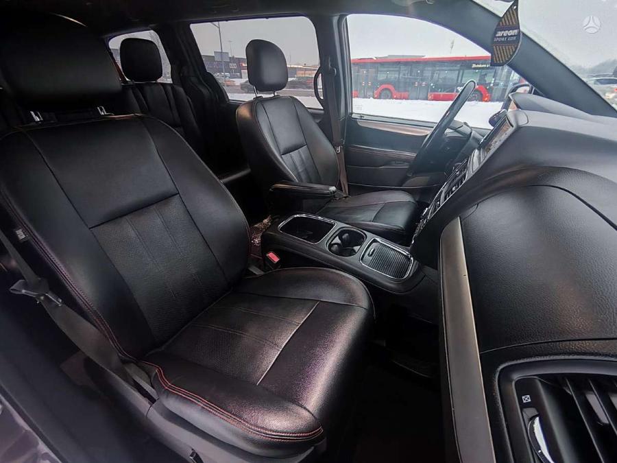 Grey Dodge Grand Caravan 2018 in Kaunas, with an engine capacity of 3.60 L and mileage of 270 thousand km for 9480 €, photo 12 on AUTOMOTO.COM.LV