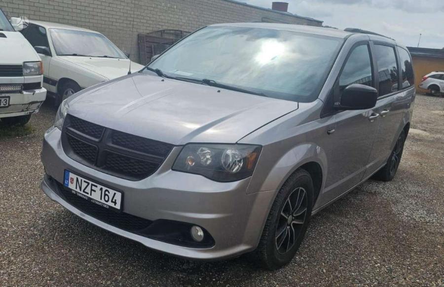 Pelēks Dodge Grand Caravan 2018 Klaipėda, ar dzinēja tilpumu 3.60 L un nobraukumu 206 tūkst. km par 9500 €, foto 1 vietnē AUTOMOTO.COM.LV