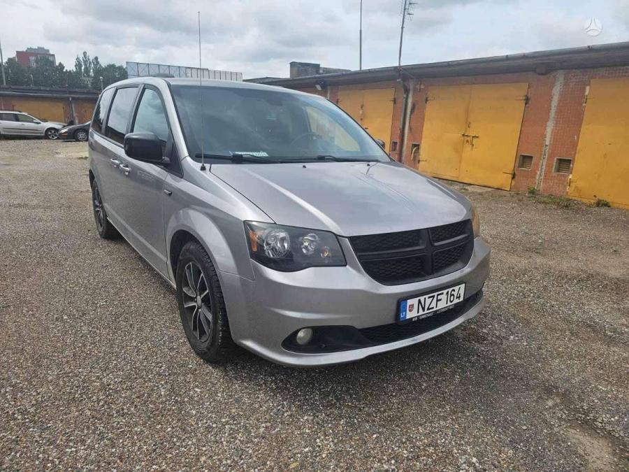 Pelēks Dodge Grand Caravan 2018 Klaipėda, ar dzinēja tilpumu 3.60 L un nobraukumu 206 tūkst. km par 9500 €, foto 3 vietnē AUTOMOTO.COM.LV