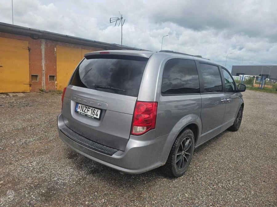 Pelēks Dodge Grand Caravan 2018 Klaipėda, ar dzinēja tilpumu 3.60 L un nobraukumu 206 tūkst. km par 9500 €, foto 4 vietnē AUTOMOTO.COM.LV