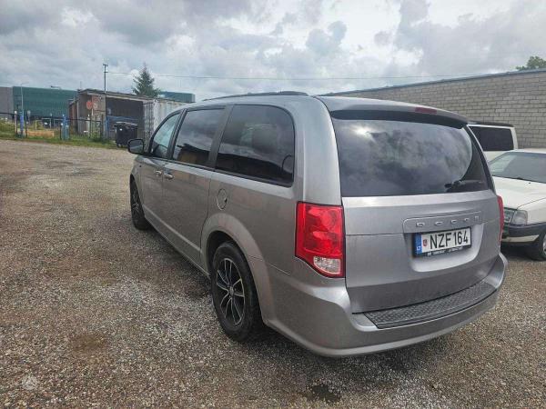 Grey Dodge Grand Caravan 2018 in Klaipeda, with an engine capacity of 3.60 L and mileage of 206 thousand km for 9500 €, photo 4 on AUTOMOTO.COM.LV