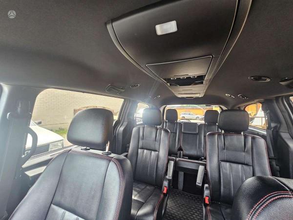 Grey Dodge Grand Caravan 2018 in Klaipeda, with an engine capacity of 3.60 L and mileage of 206 thousand km for 9500 €, photo 7 on AUTOMOTO.COM.LV