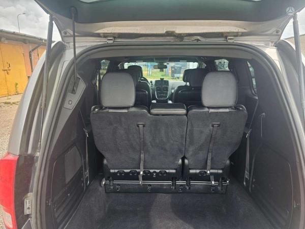 Grey Dodge Grand Caravan 2018 in Klaipeda, with an engine capacity of 3.60 L and mileage of 206 thousand km for 9500 €, photo 9 on AUTOMOTO.COM.LV