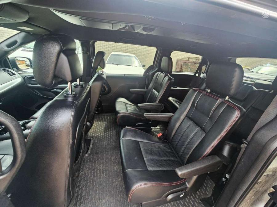 Grey Dodge Grand Caravan 2018 in Klaipeda, with an engine capacity of 3.60 L and mileage of 206 thousand km for 9500 €, photo 7 on AUTOMOTO.COM.LV
