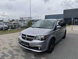 Серый Додж Гранд Караван 2018 в Шяуляй, объемом двигателя 3.60 л и пробегом 218 тыс. км за 8950 €, фото  на AUTOMOTO.COM.LV