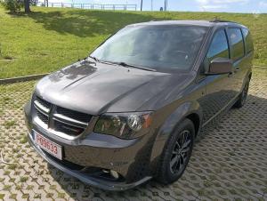 Pelēks Dodge Grand Caravan 2018 Kauņa, ar dzinēja tilpumu 3.60 L un nobraukumu 168 tūkst. km par 10700 €, foto  vietnē AUTOMOTO.COM.LV