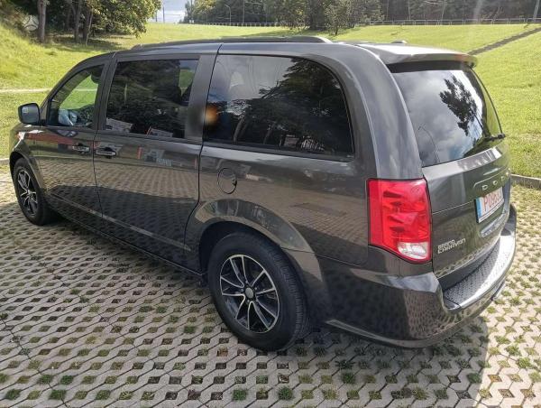 Grey Dodge Grand Caravan 2018 in Kaunas, with an engine capacity of 3.60 L and mileage of 168 thousand km for 10700 €, photo 5 on AUTOMOTO.COM.LV